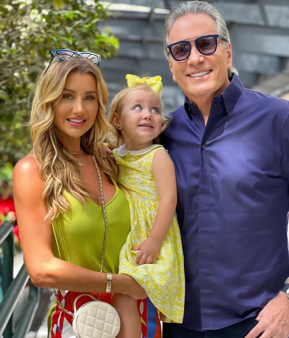 Em tratamento contra câncer, Roberto Justus mostra novo visual ao ...