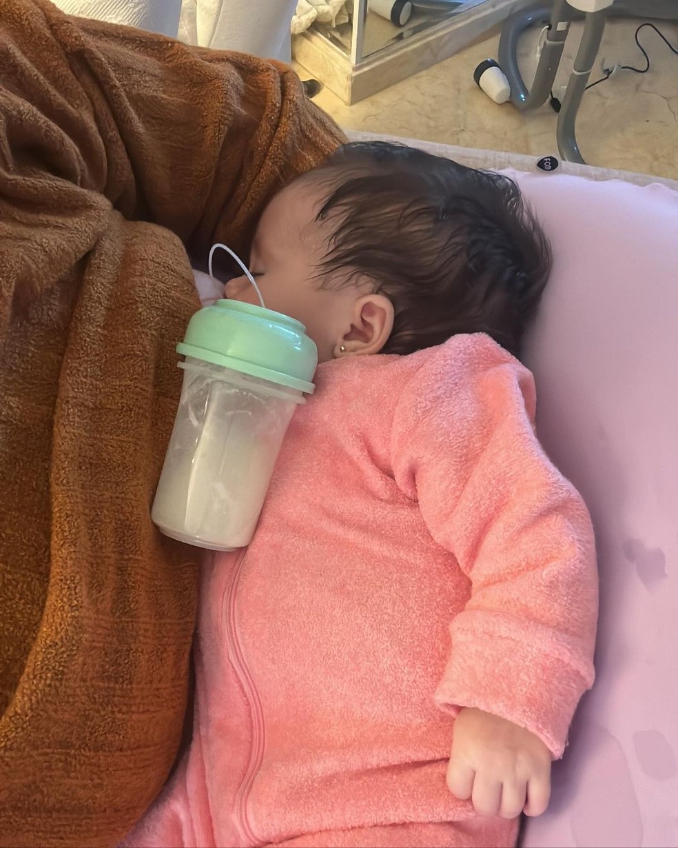 Viih Tube introduz mamadeira na rotina de Lua Di Felice após desabafar ...