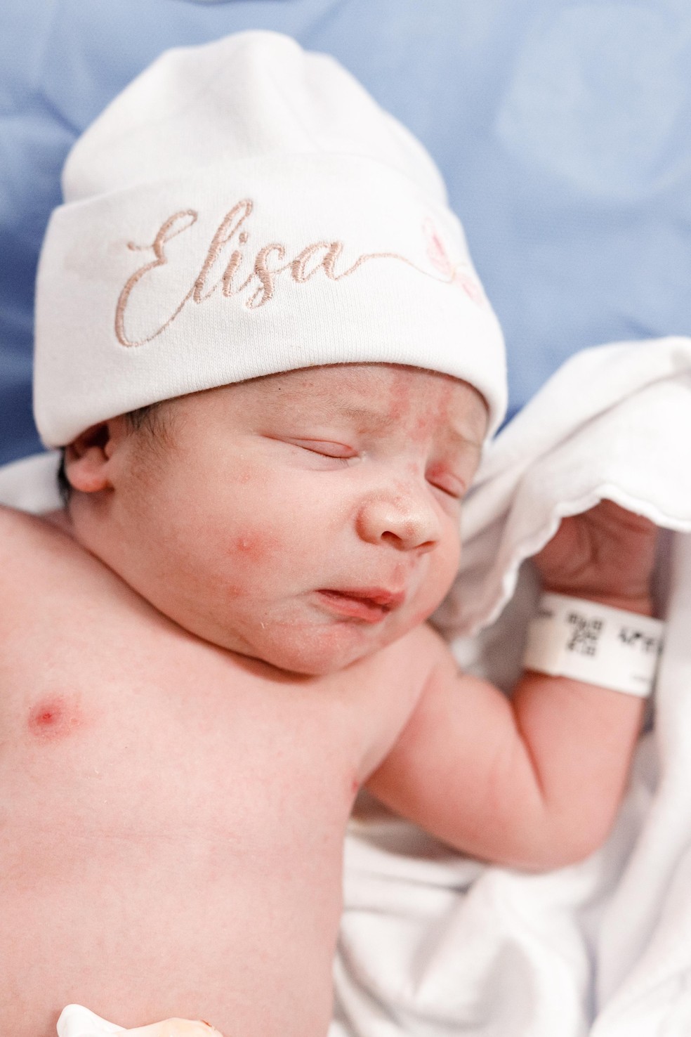 Nasce Elisa, filha do cantor Victor Hugo, dupla de Diego