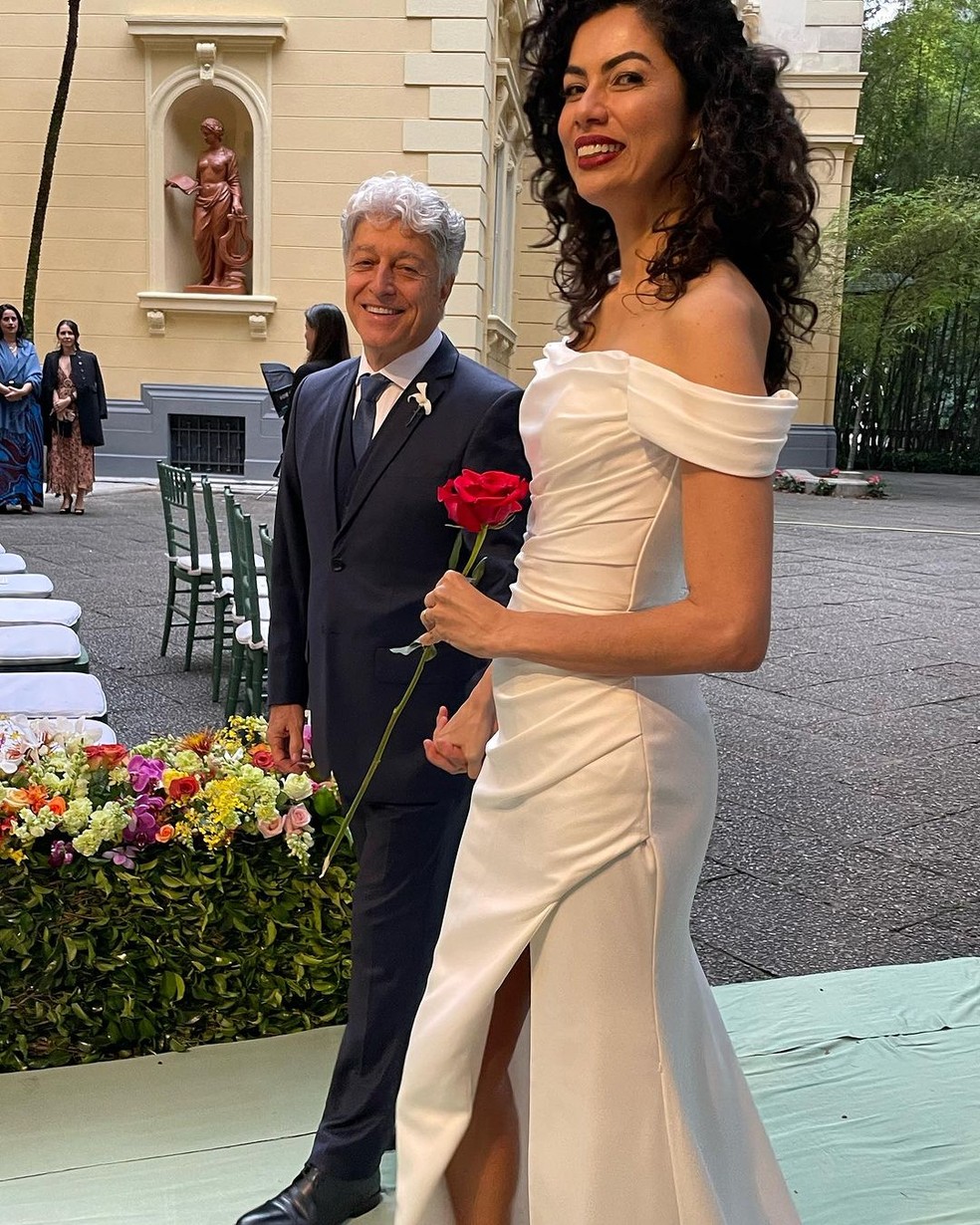 Caco Barcellos se casa com Carla Tilley após 'empurrãozinho' de Ana Maria Braga no 'Mais Você'