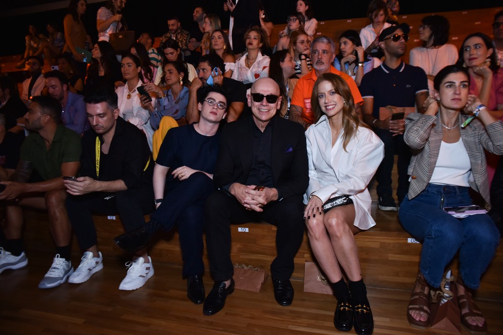 Leandro Karnal faz aparição pública rara com o marido, o cantor Vitor Fadul