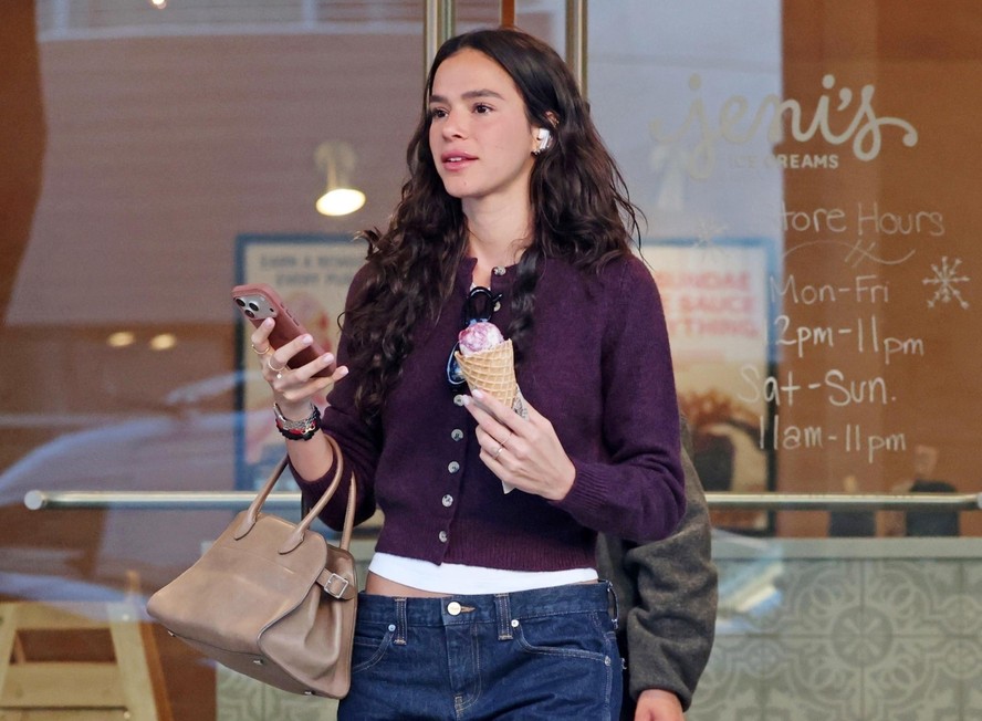Bruna Marquezine deixa casa de Shawn Mendes para ir à sorveteria em ...