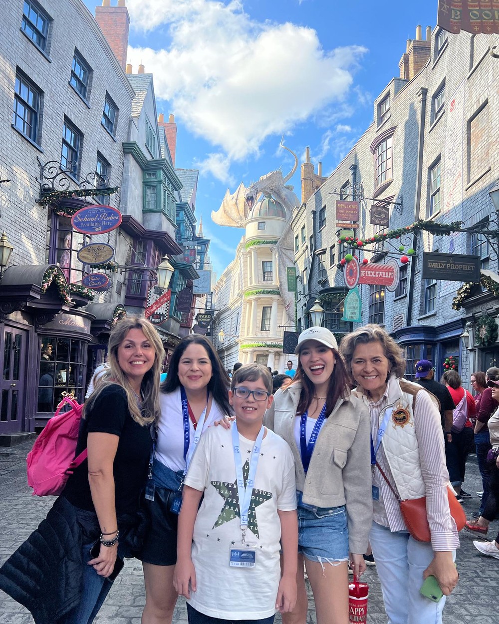 Ana Clara Lima passa férias na Disney com a família
