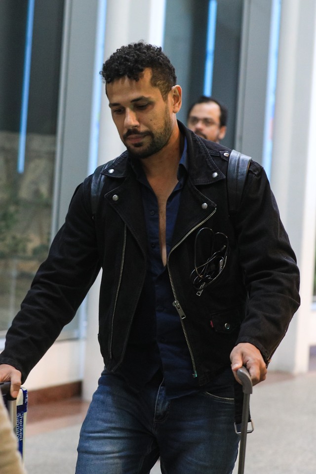 Amaury Lorenzo e Samuel de Assis desembarcam juntos no Rio; fotos