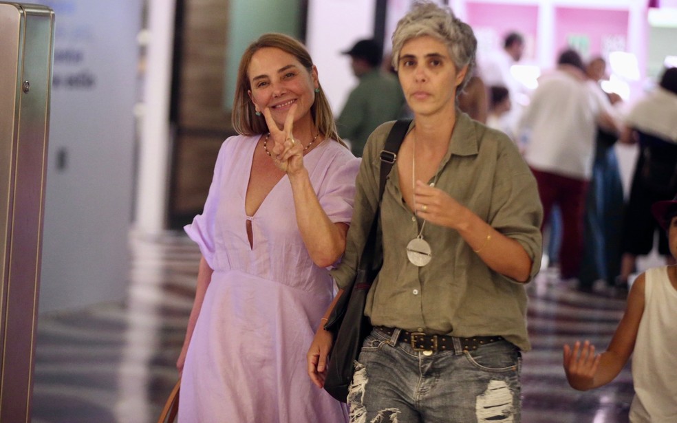 Heloisa Périssé é fotografada pela primeira vez em passeio com a namorada, Leticia Prisco