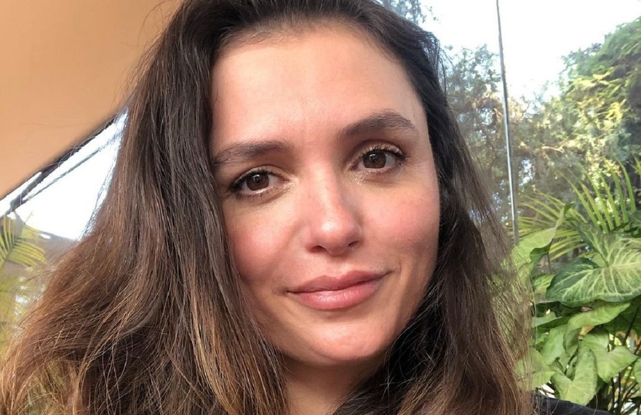 Monica Iozzi tranquiliza fãs após saída súbita de 'Elas por Elas' por problema de saúde