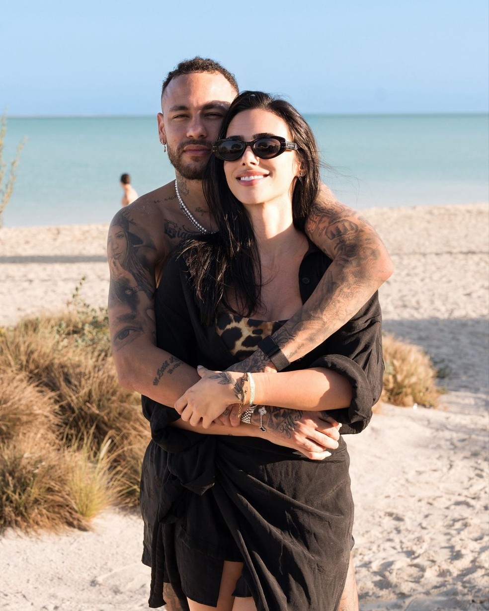 Bruna Biancardi se declara a Neymar após passeio romântico na praia ...