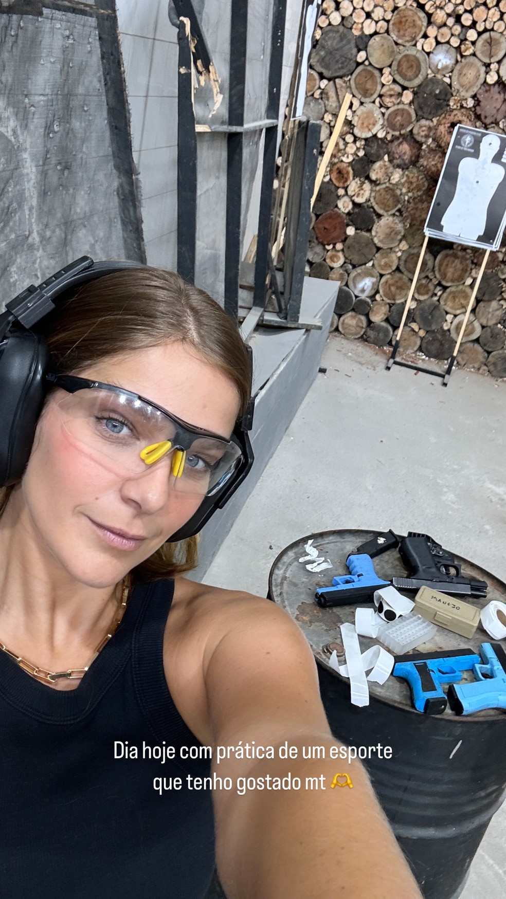 Isabella Santoni se gaba por habilidades com mira em aula de tiro ...