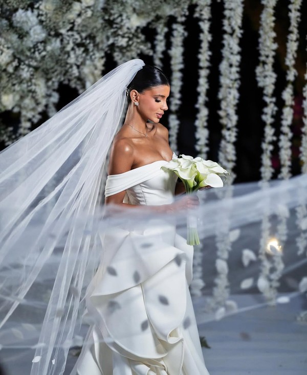 Jakelyne Oliveira mostra como era o segundo vestido em fotos inéditas ...