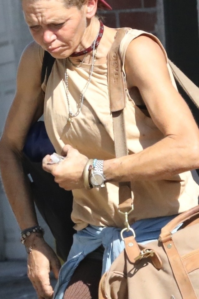 Vivendo em situação de rua, é clicada Loni Willison usando Rolex; veja ...