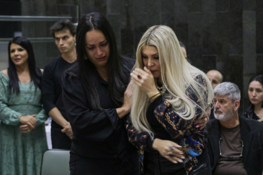 Cantor Nahim é velado em cerimônia aberta ao público em São Paulo