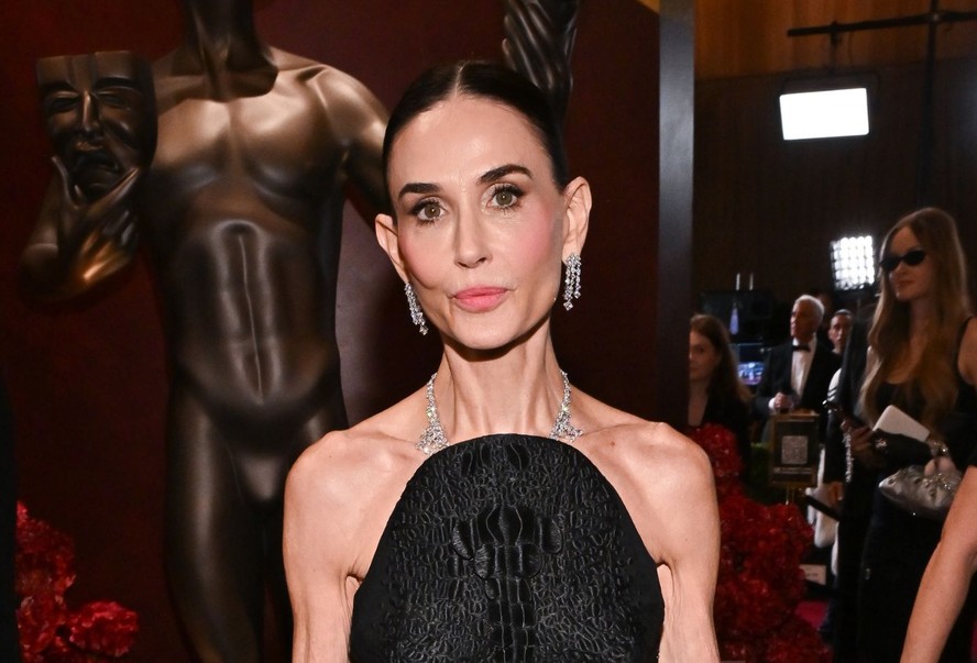 Demi Moore brilha no Actor Awards 2026, mas aparência divide opiniões ...
