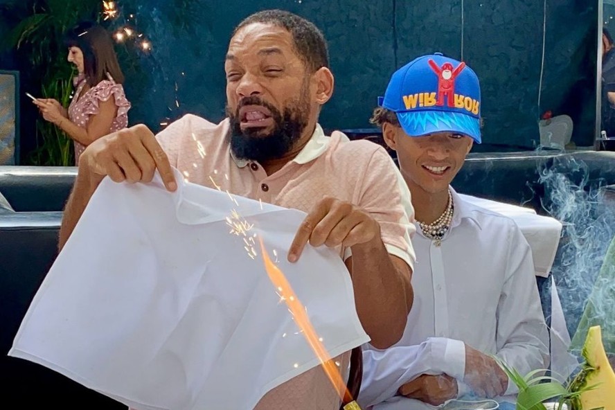 Will Smith se atrapalha com vela no aniversário do filho: 'Incendiando ...
