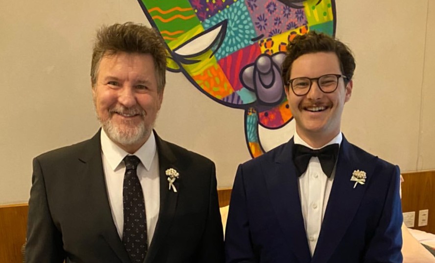 Antonio Calloni vai ao casamento do único filho, Pedro Calloni