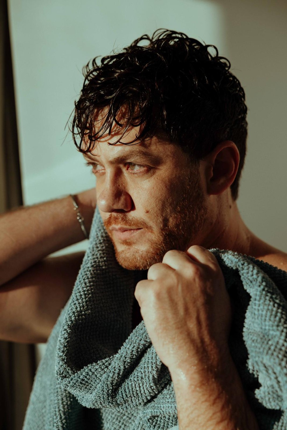 Leonardo Miggiorin celebra monólogo no teatro e reprise de novela ao ...