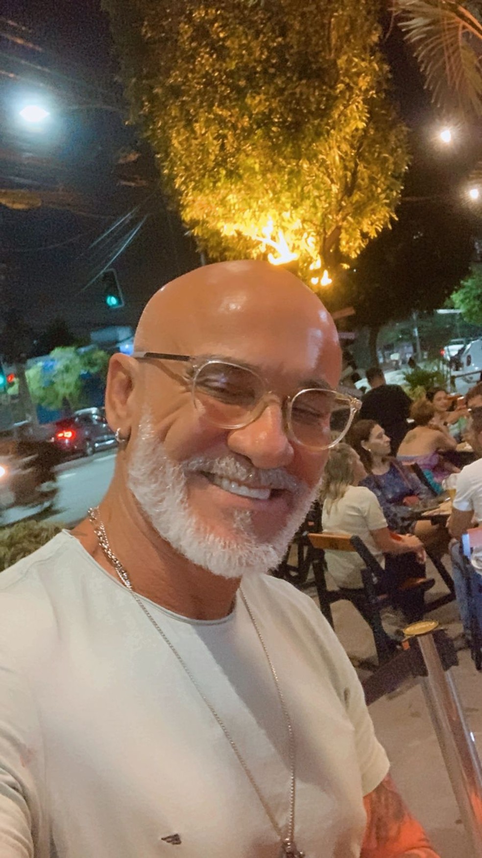 Ayrton Lima, do BBB 18, fala sobre solteirice: 'Estou curtindo a vida adoidado'