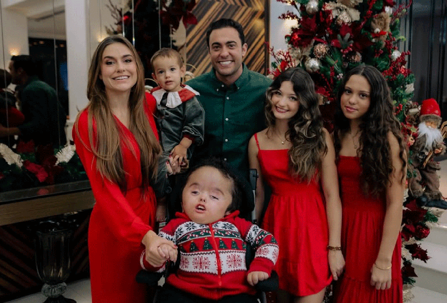 Nora de Ratinho, Bruna Massa faz ensaio de Natal com a família