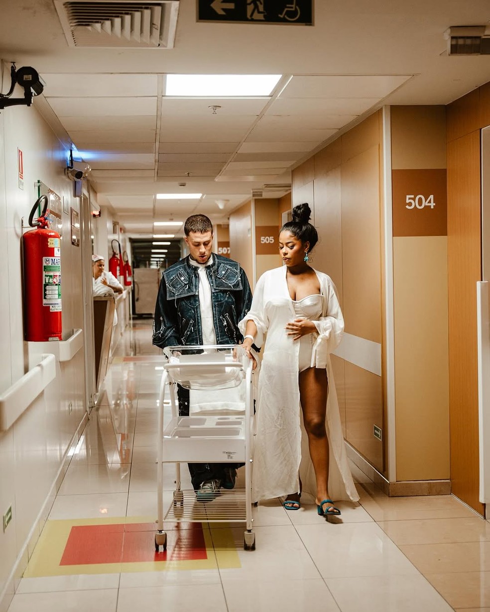 Lorena Maria e MC Daniel deixam a maternidade com primeiro filho, Rás: 'Foi difícil, mas ...