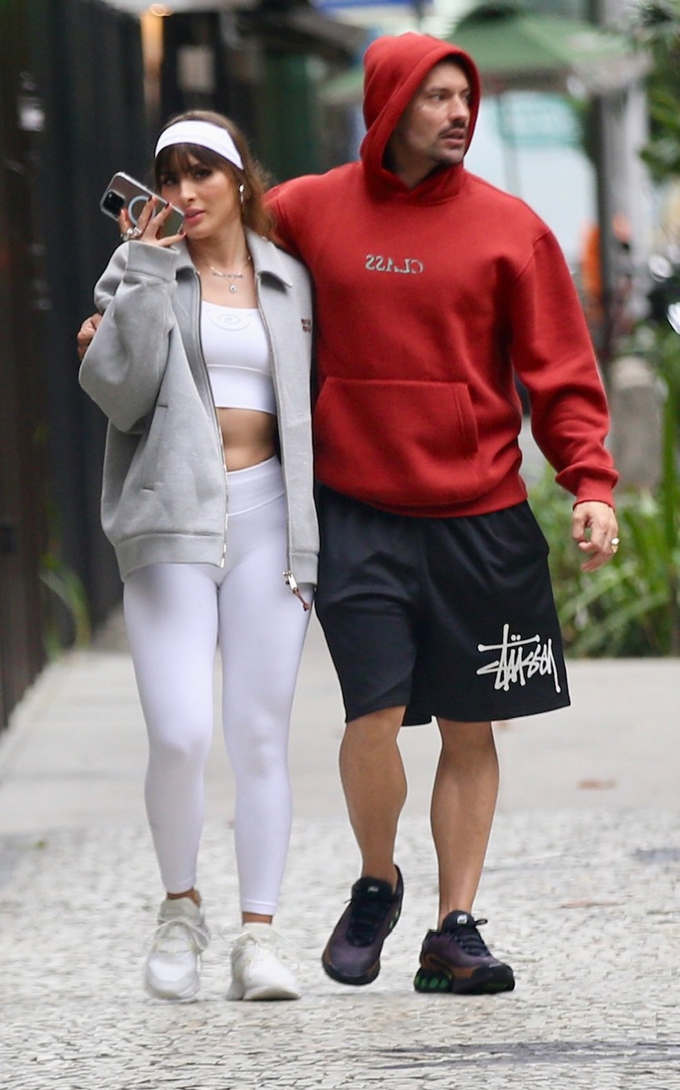 Filipe Ret e namorada vão a restaurante na zona sul do Rio