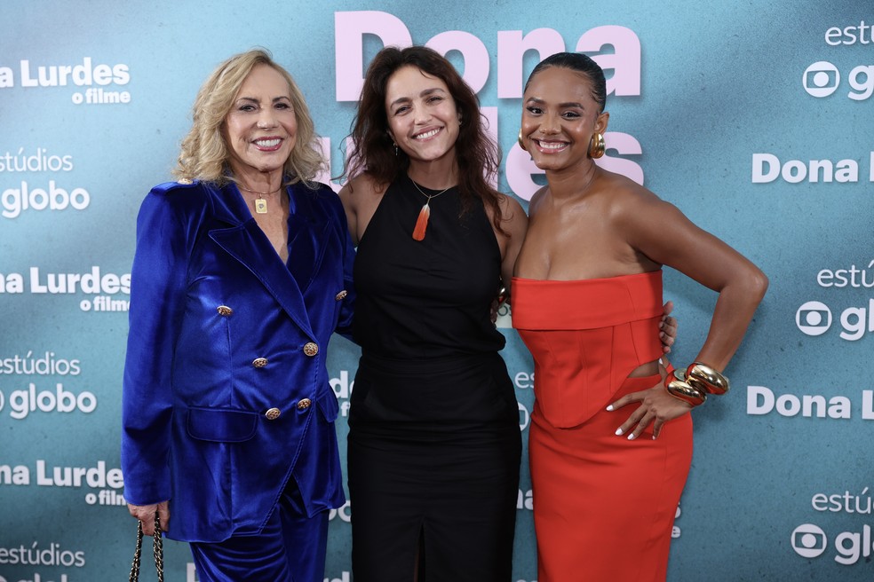 Regina Casé e elenco lançam ‘Dona Lurdes, o Filme’ no Rio