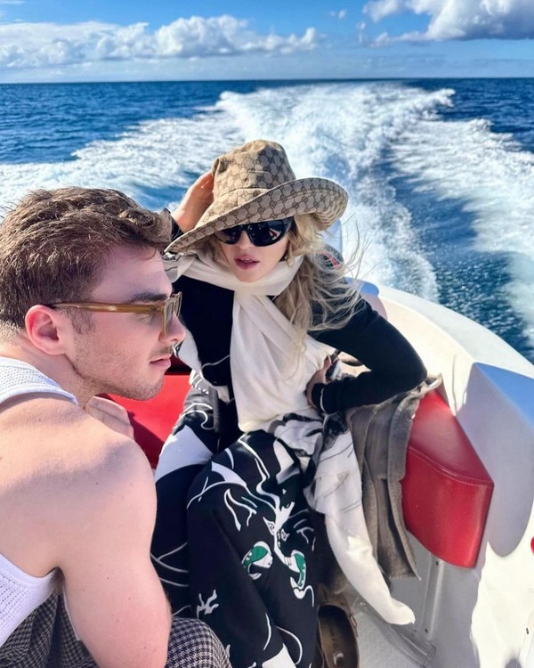 Madonna abre o baú para celebrar aniversário do primogênito, Rocco; veja fotos raras