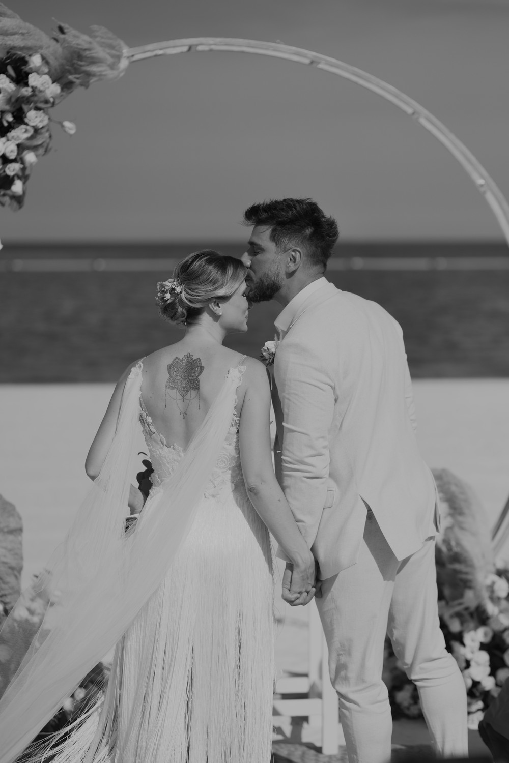 Julio Rocha e Karoline Kleine se casam em Cancun em cerimônia intimista