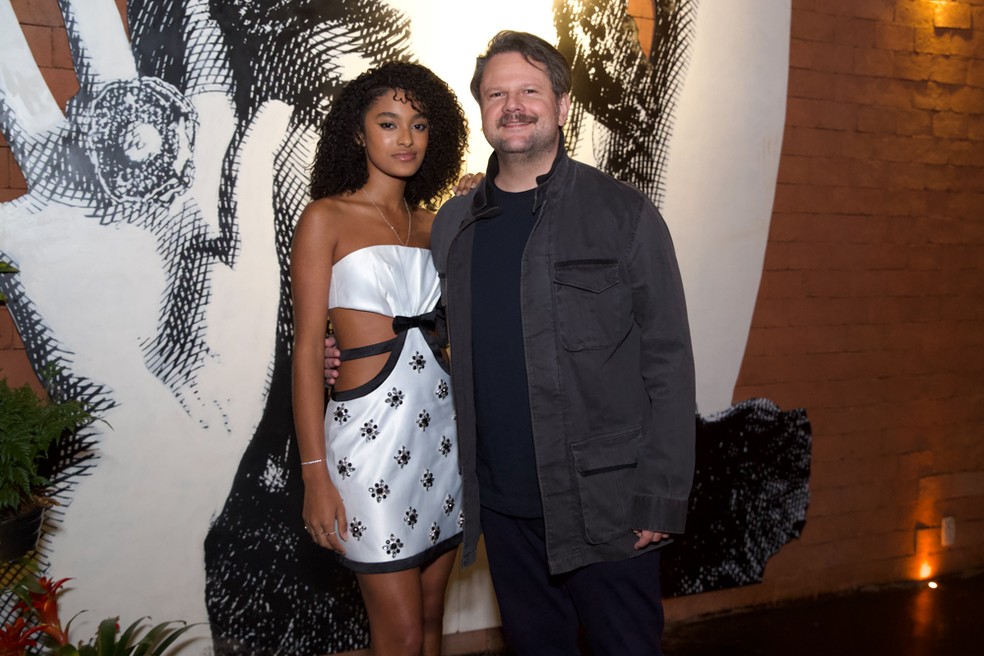 Lívia Silva reúne amigos famosos na comemoração de seus 18 anos no Rio