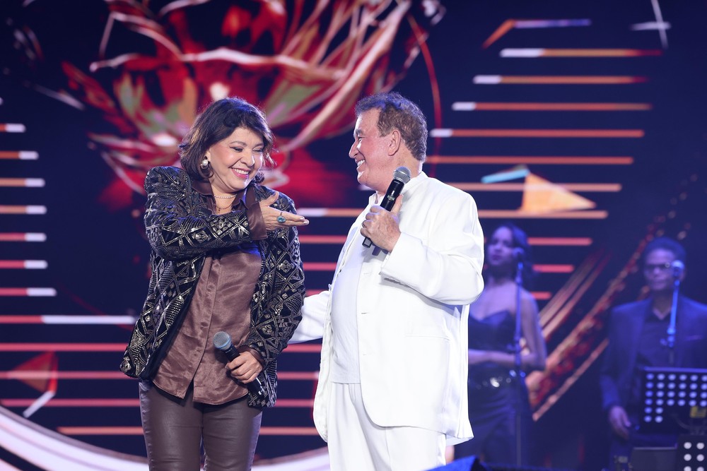 Amado Batista celebra 50 anos de carreira com DVD e recebe carinho de ...