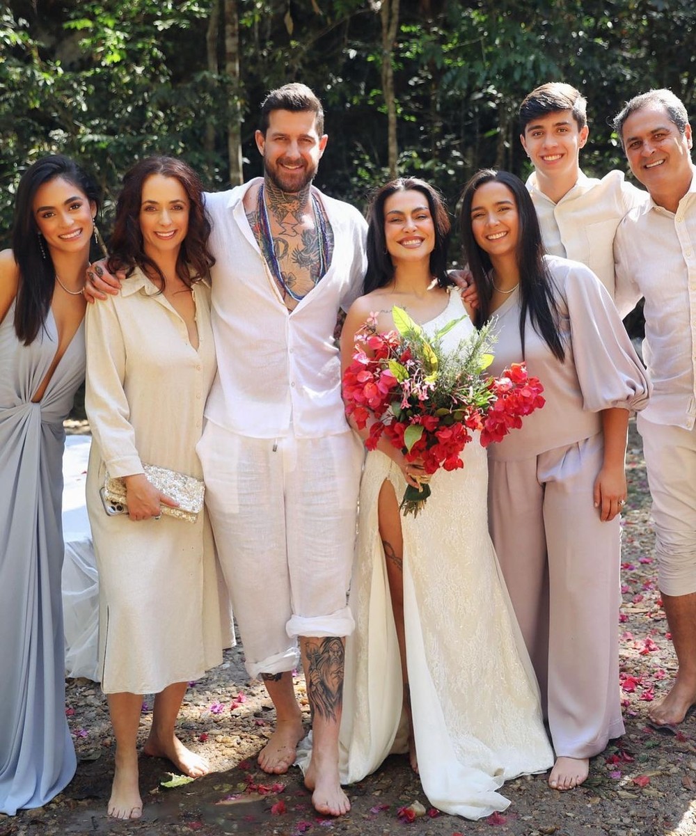 Cleo e Leandro D'Lucca abrem álbum de casamento; tudo o que rolou