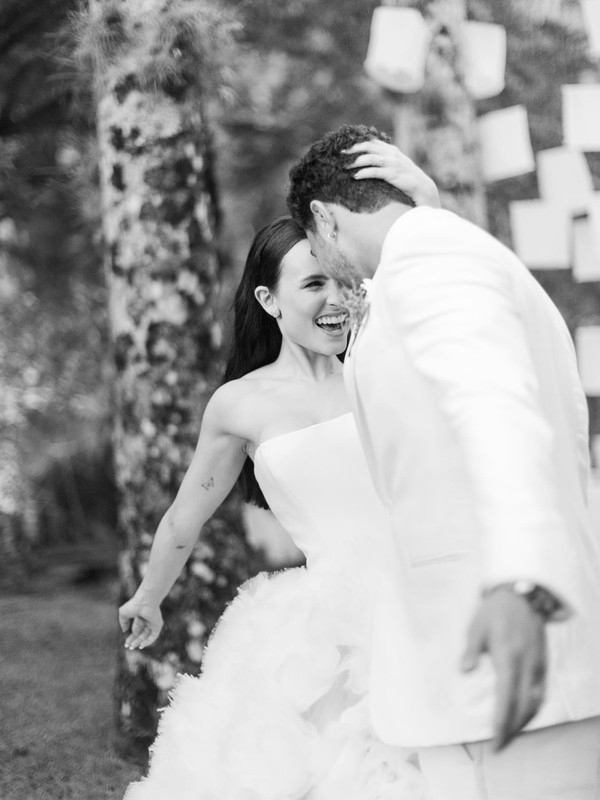 Larissa Manoela relembra casamento com André Luiz Frambach: 'Pra sempre'