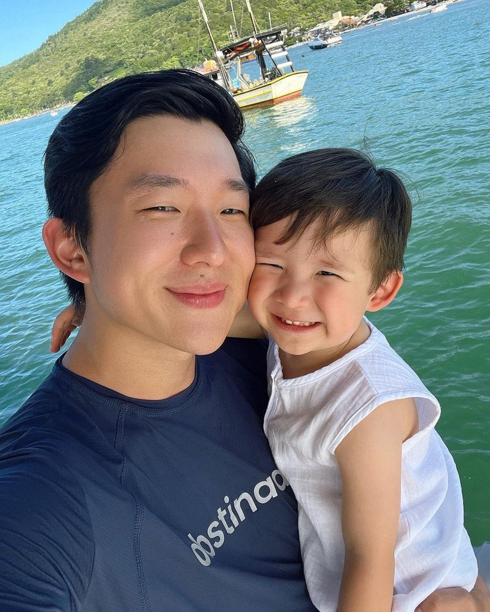 Pyong Lee encanta seguidores com foto de Jake com bisavós da Coreia