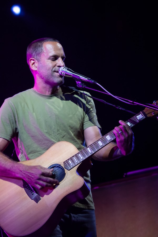 Jack Johnson se apresenta em São Paulo com hits e simplicidade contagiante