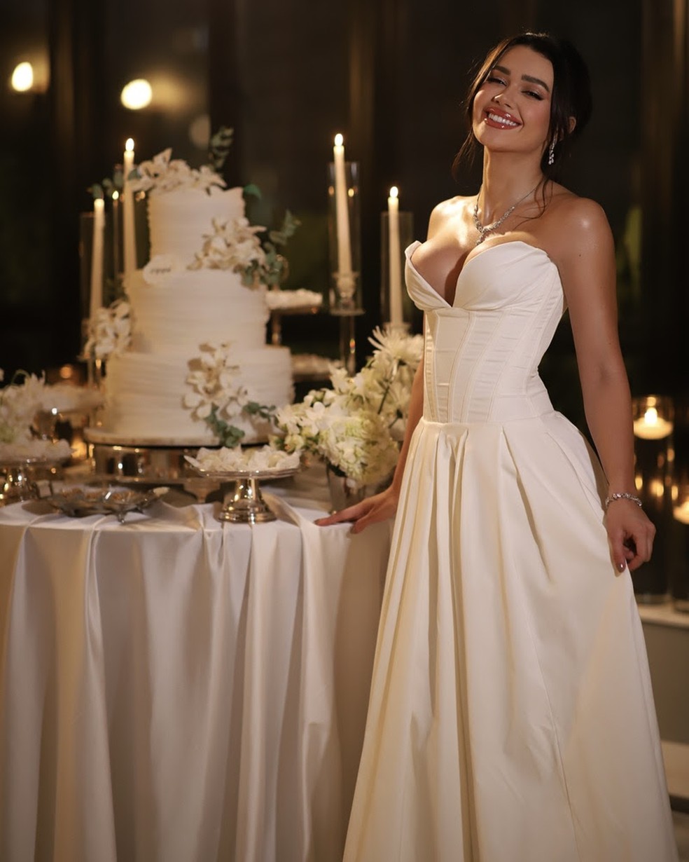 Franciny Ehlke e Tony Maleh celebram noivado com festa