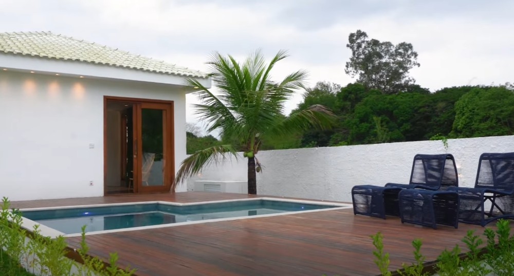 Nicole Bahls abre mansão com 22 banheiros, salão de beleza e capela ...