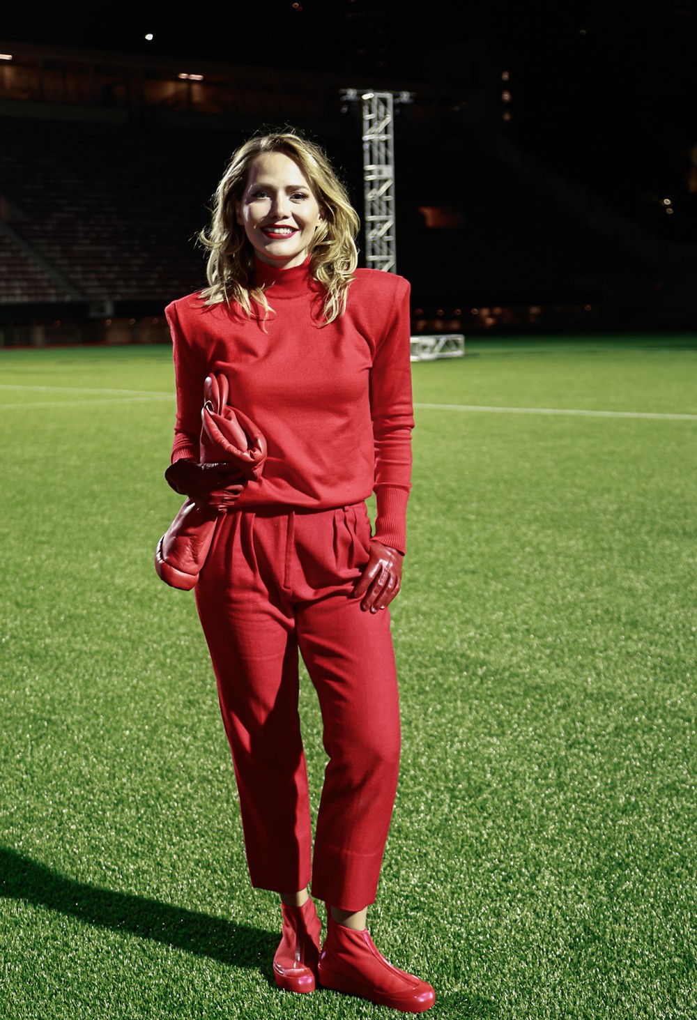 Marcelo D2 canta no desfile da PIET, que encerra o SPFW, no Pacaembu