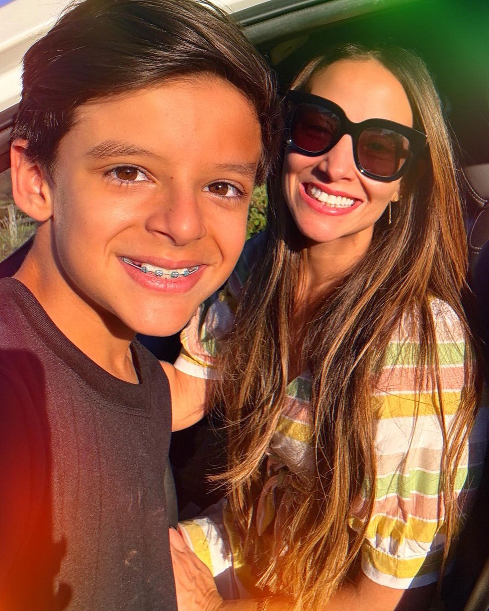 'Papel de pai faz falta', diz mãe do filho de Cristiano Araújo