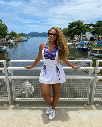 Saiba tudo sobre: Bianca Monteiro | rainha de bateria | Portela