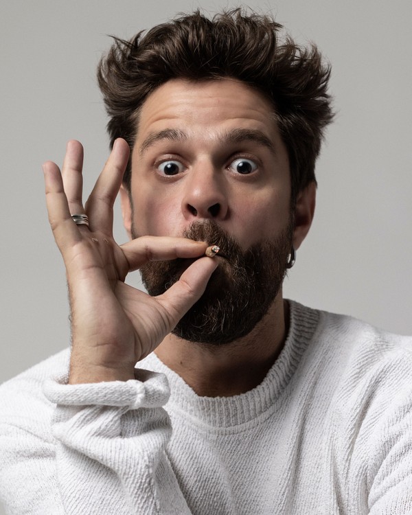 Alejandro Claveaux avalia trajetória artística e celebra liberdade para ...