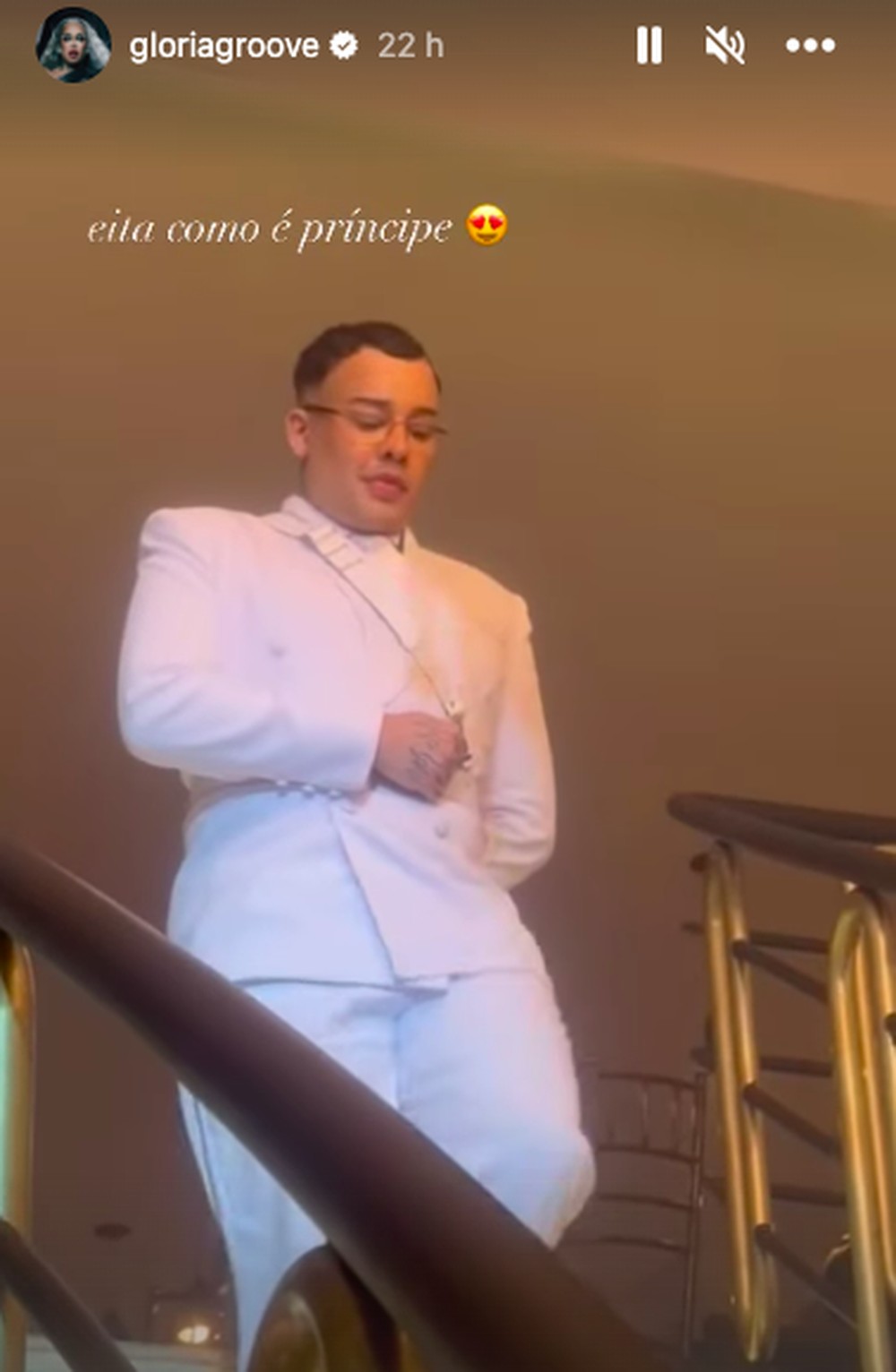 Gloria Groove é príncipe em festa de 15 anos da prima, e dança valsa ...