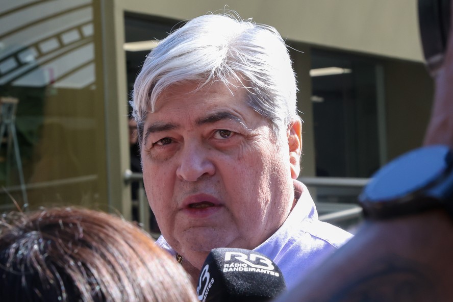 Após cirurgias, José Luiz Datena vai ao velório de Silvio Luiz