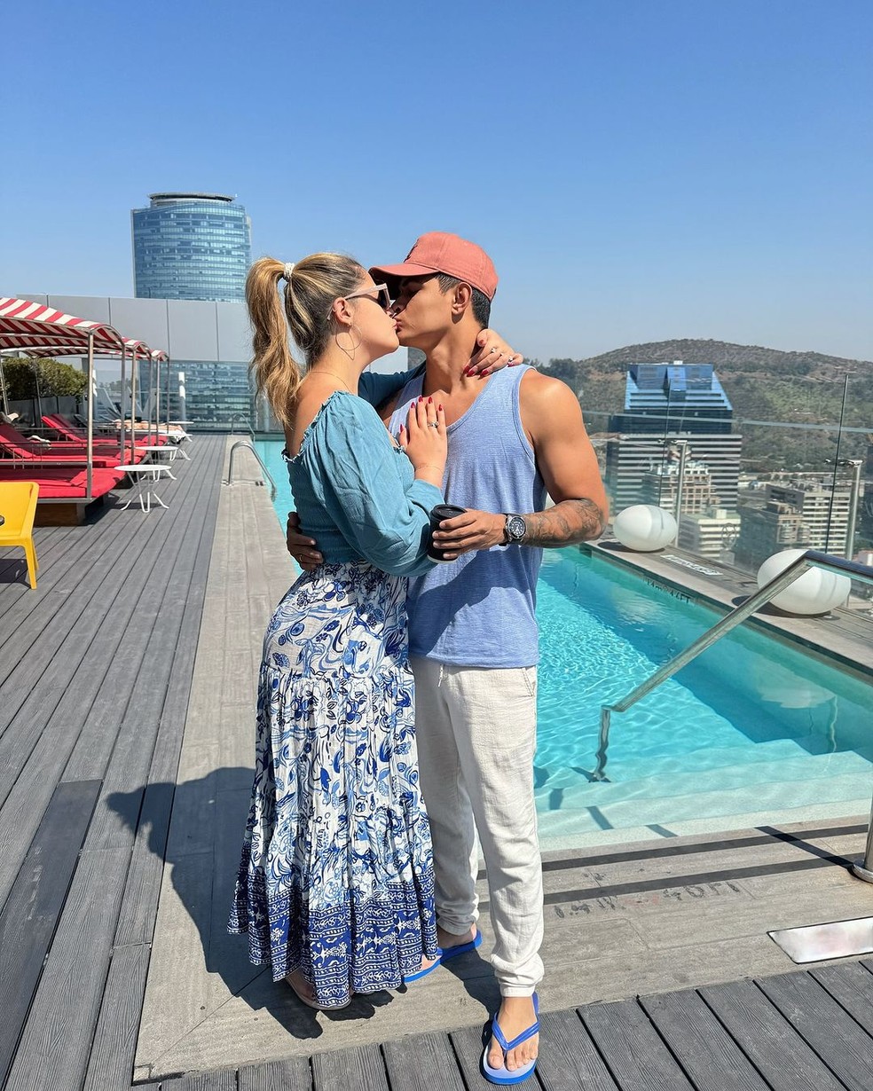 Maria Cavalcante e o noivo curtem viagem em clima de romance