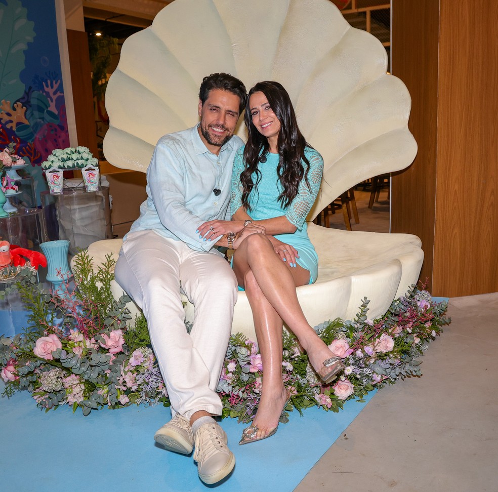 Thiago Arancam e Aline Frare comemoram os 3 anos da filha, Angelina com ...