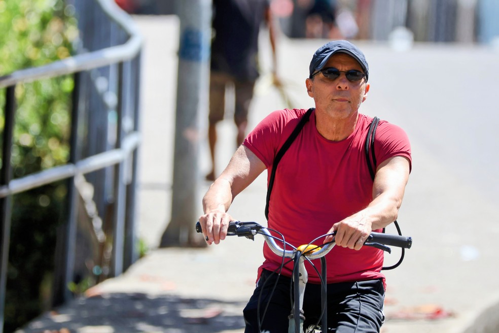 Tony Bellotto se exercita ao ar livre no Rio