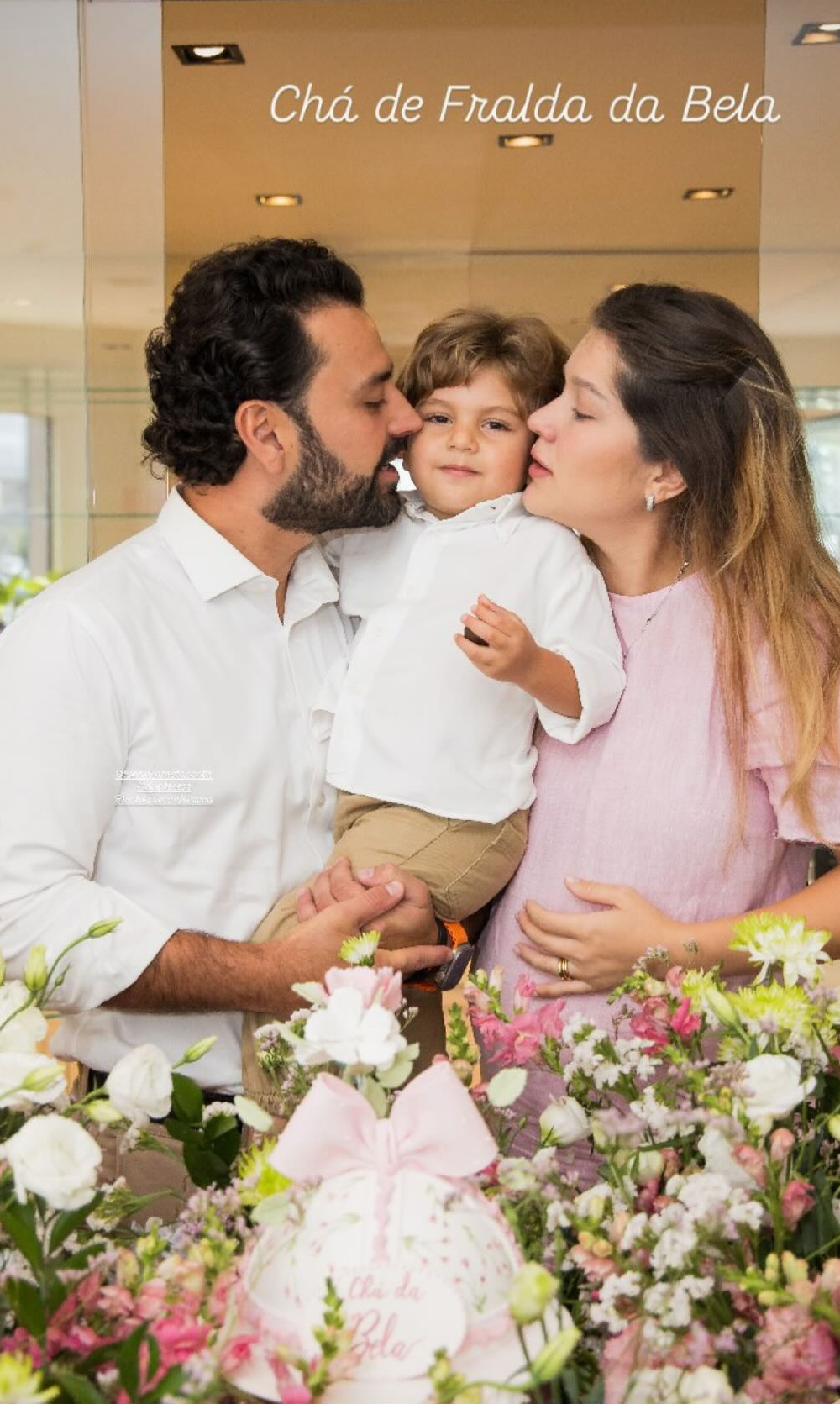 Lyandra Costa, filha do sertanejo Leandro, se emociona em chá de bebê ...