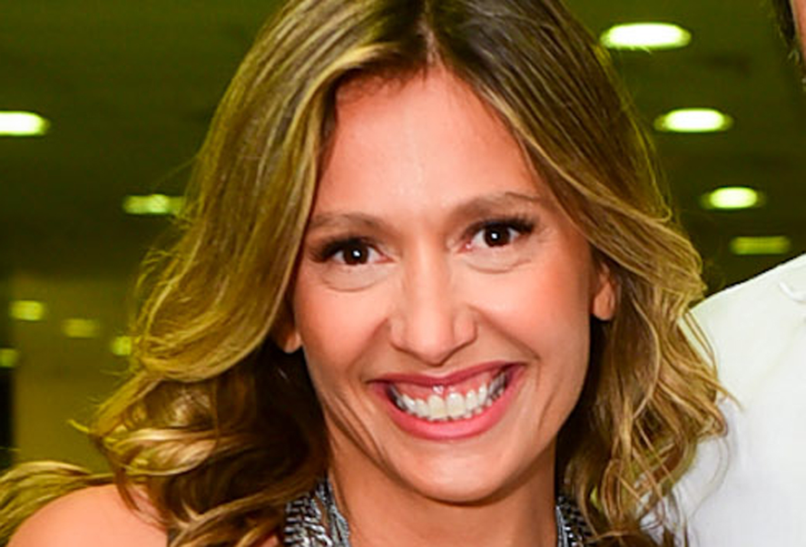 Luisa Mell faz aparição rara com namorado em noite VIP repleta de ...