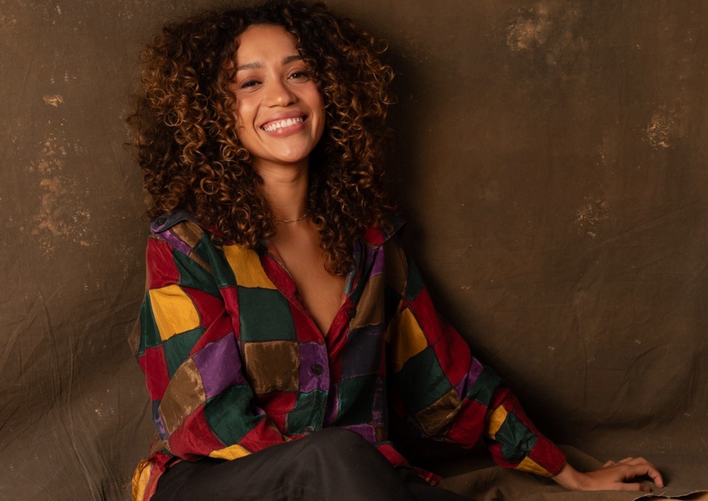 Lorena Lima sobre Laís e Cecília em 'Vale Tudo': 'Quero beijo, café na cama e uma família feliz'