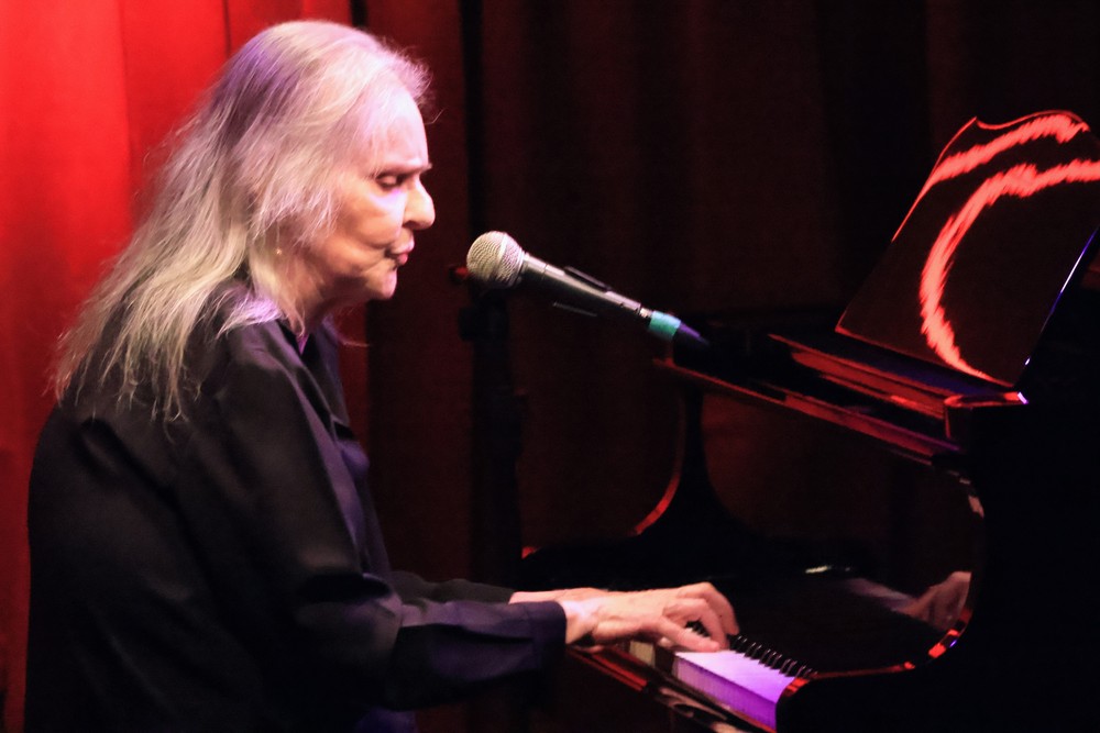 Angela Ro Ro volta aos palcos e fala sobre nova namorada: 'Gosta da ...