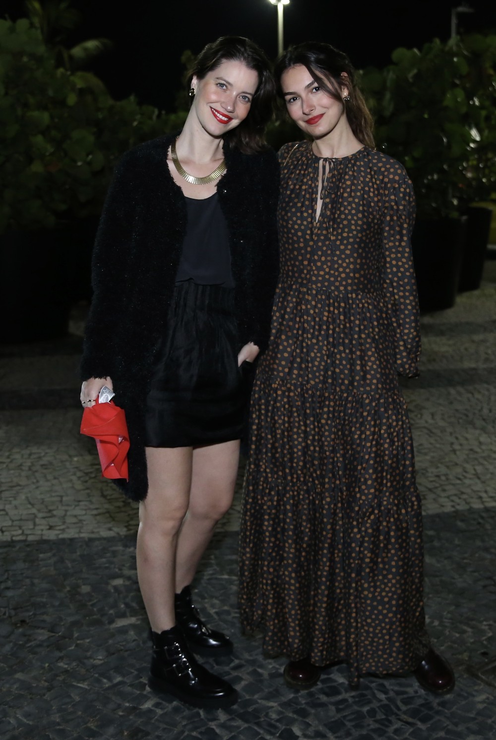 Namorando, Isis Valverde e Marcus Buaiz vão juntos a festa com famosos no RJ