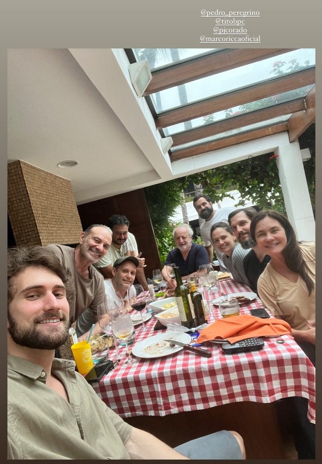 Adriana Esteves se reúne com o ex Marco Ricca e o atual, Vladimir Brichta