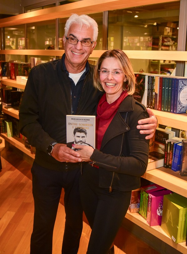Bianca Rinaldi faz aparição rara ao lado do marido em lançamento de ...